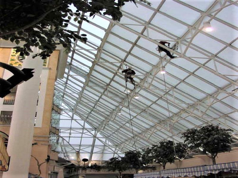 CUSTOM DEBRIS CONTAINMENT NETTING - Leon De Oro