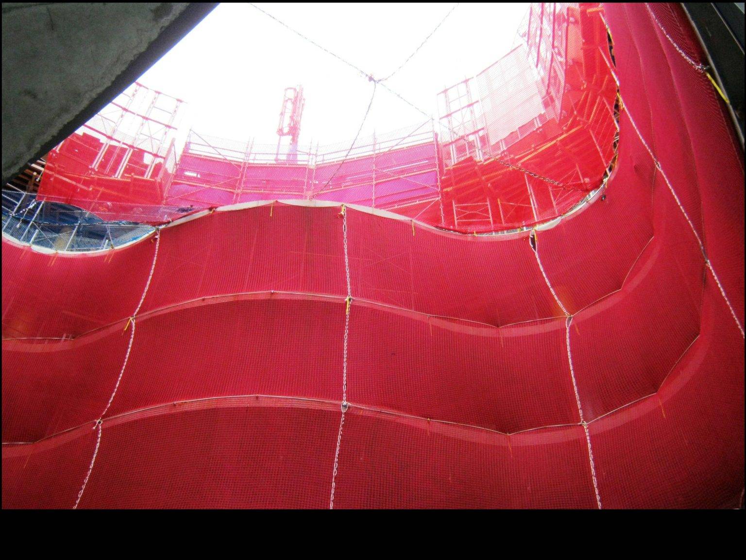 Vertical Containment - Leon De Oro